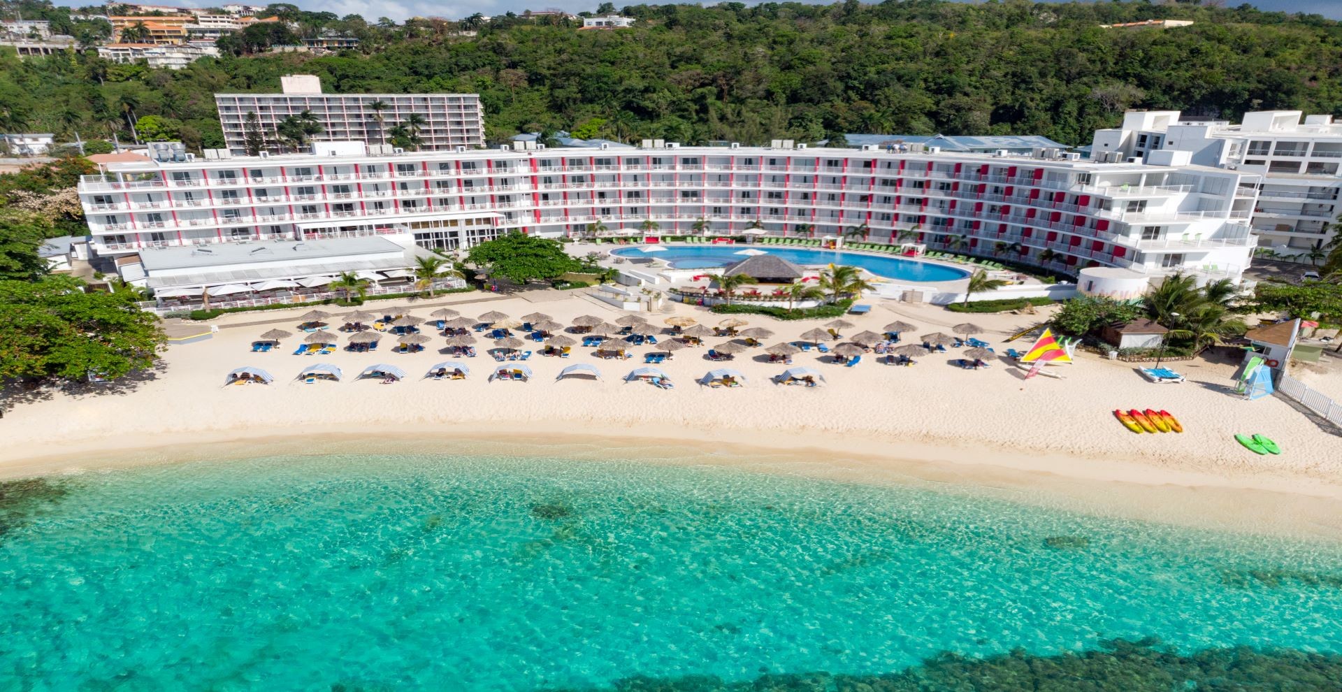 Hôtels et location de voitures à Cuba - Royal Decameron Cornwall Beach